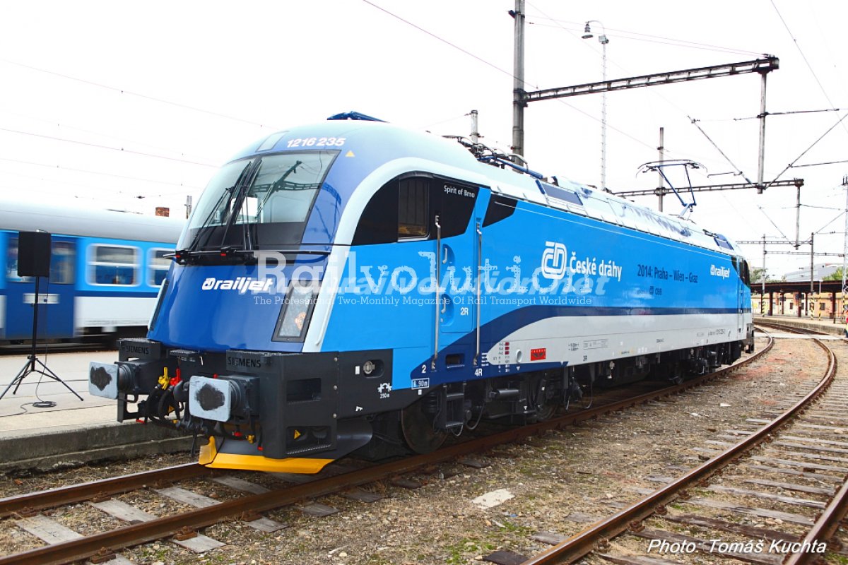 First Taurus In ČD Livery | Railvolution