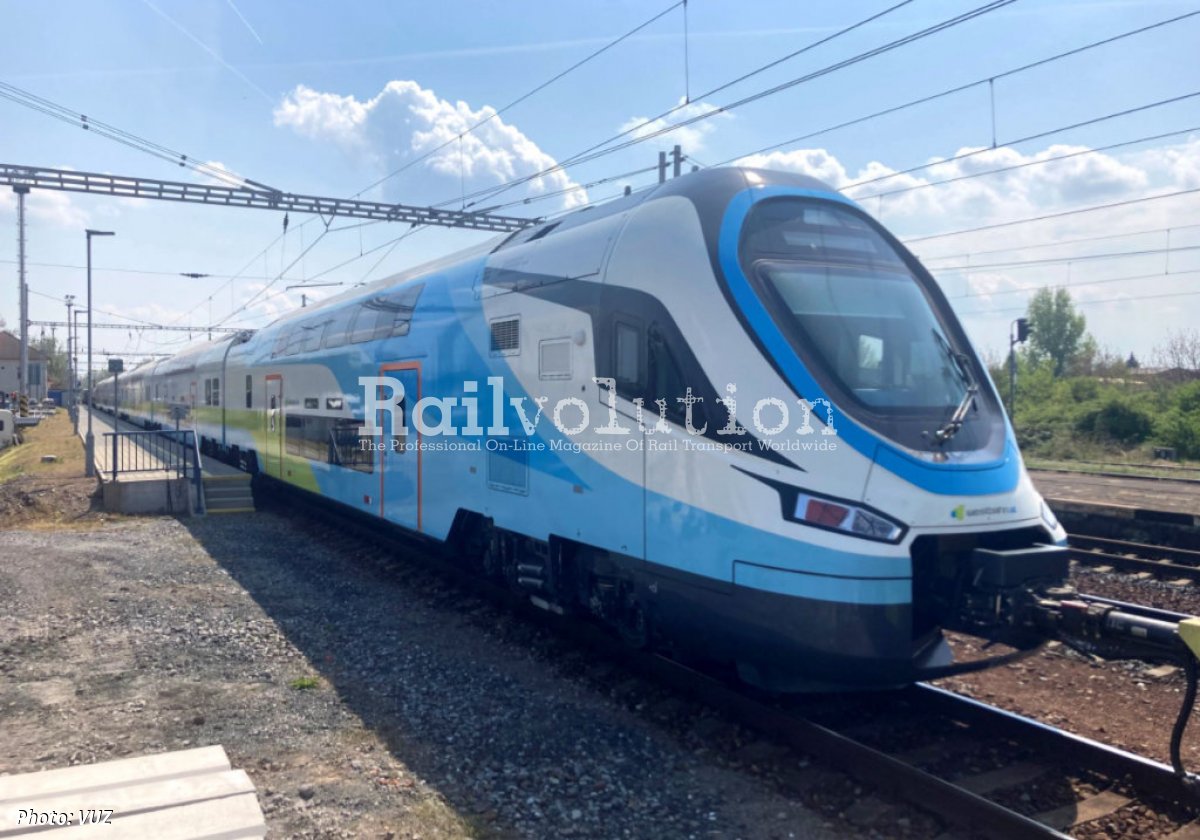 New Chinese Double-Deck EMU On Test In The Czech Republic | Railvolution