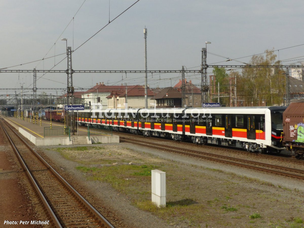 First Škoda Metro Train For Warszawa | Railvolution