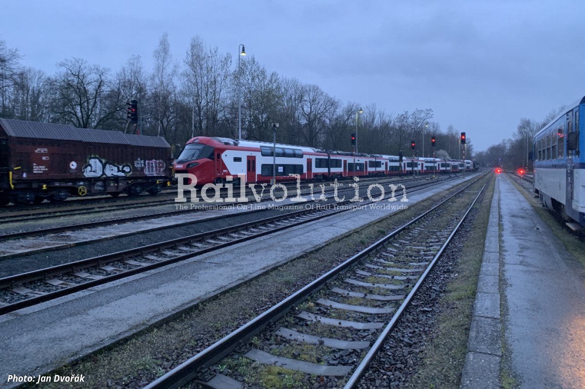 First Class 2450 EMU For CFL To Velim | Railvolution