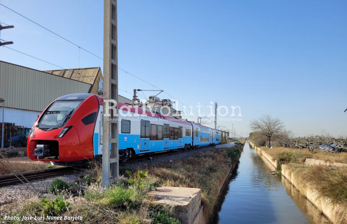First suburban FLIRT for Renfe started test runs | Railvolution