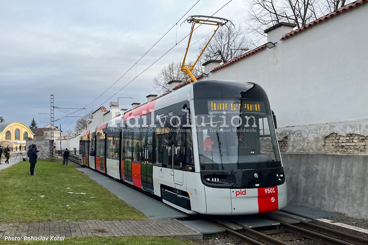 Škoda presented first 52T tram for Praha | Railvolution