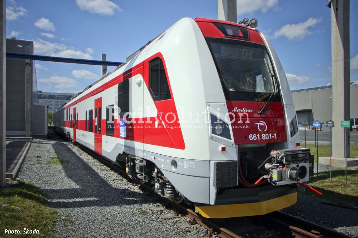 Transports Of The Class 661 ZSSK End Cars | Railvolution